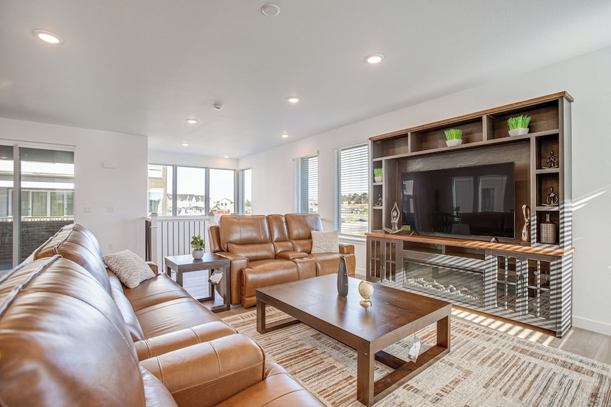 8 Mi To Denver Tech Center: Business-ready Retreat - Parker, CO