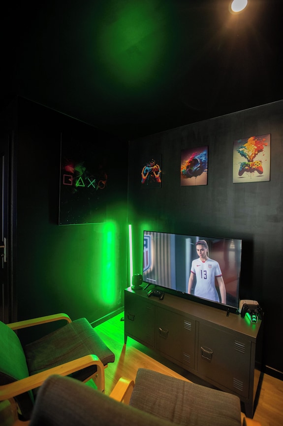 Arcade & Gaming Lodge: More Than A Stay, An Experience - Var