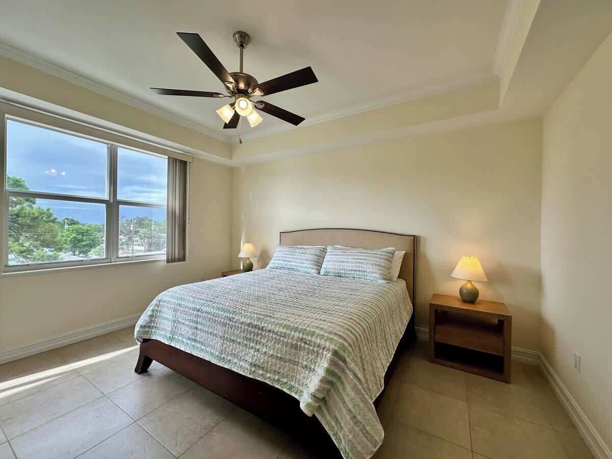 Coastal Comfort  Free Bikes  1 Mi To Barefoot - Bonita Springs, FL