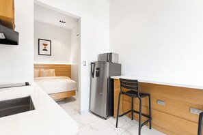 Quarto casal luxo | Cozinha privada | Lava-louças, chapa, forno com torradeira