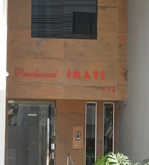 Apartamento premium, vista para a cidade | Detalhe da fachada