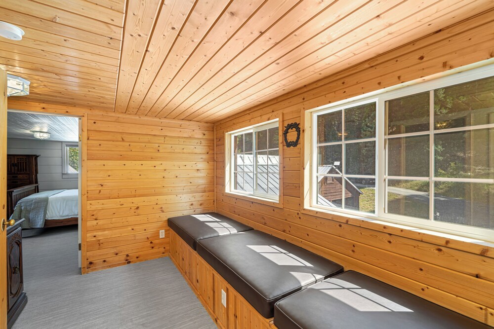 Dog-Friendly 3BR on 200 Acres w/ River Access - Blairsden-Graeagle | Stayz