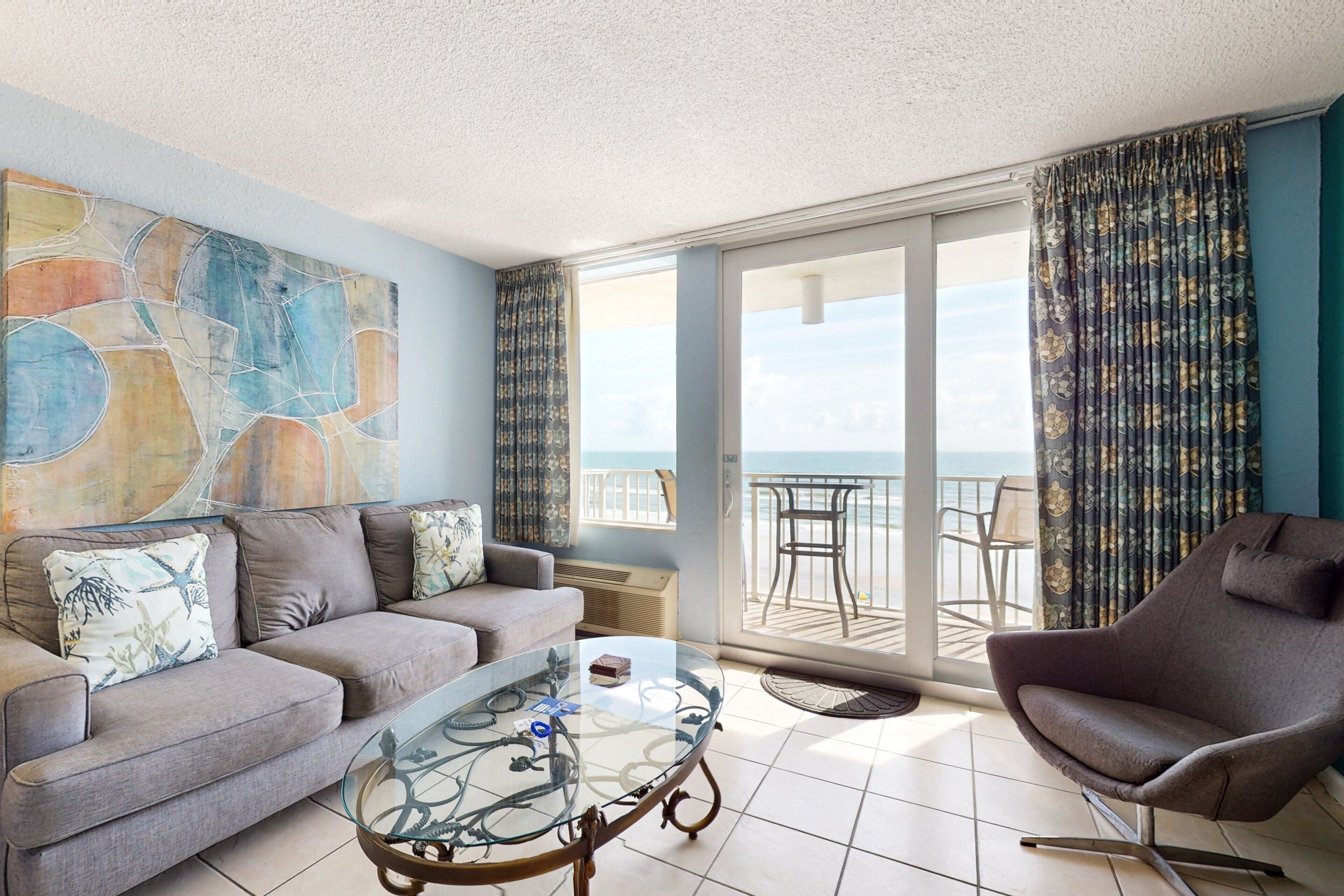 Oceanfront Balcony Condo W/ Pool, Full Kitchen & Sleeps 6 Comfortably - Daytona Beach, FL