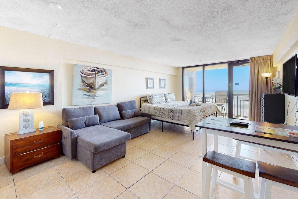 Oceanfront Studio w/ Sunrise Balcony, Pool & Beach Access - Daytona ...