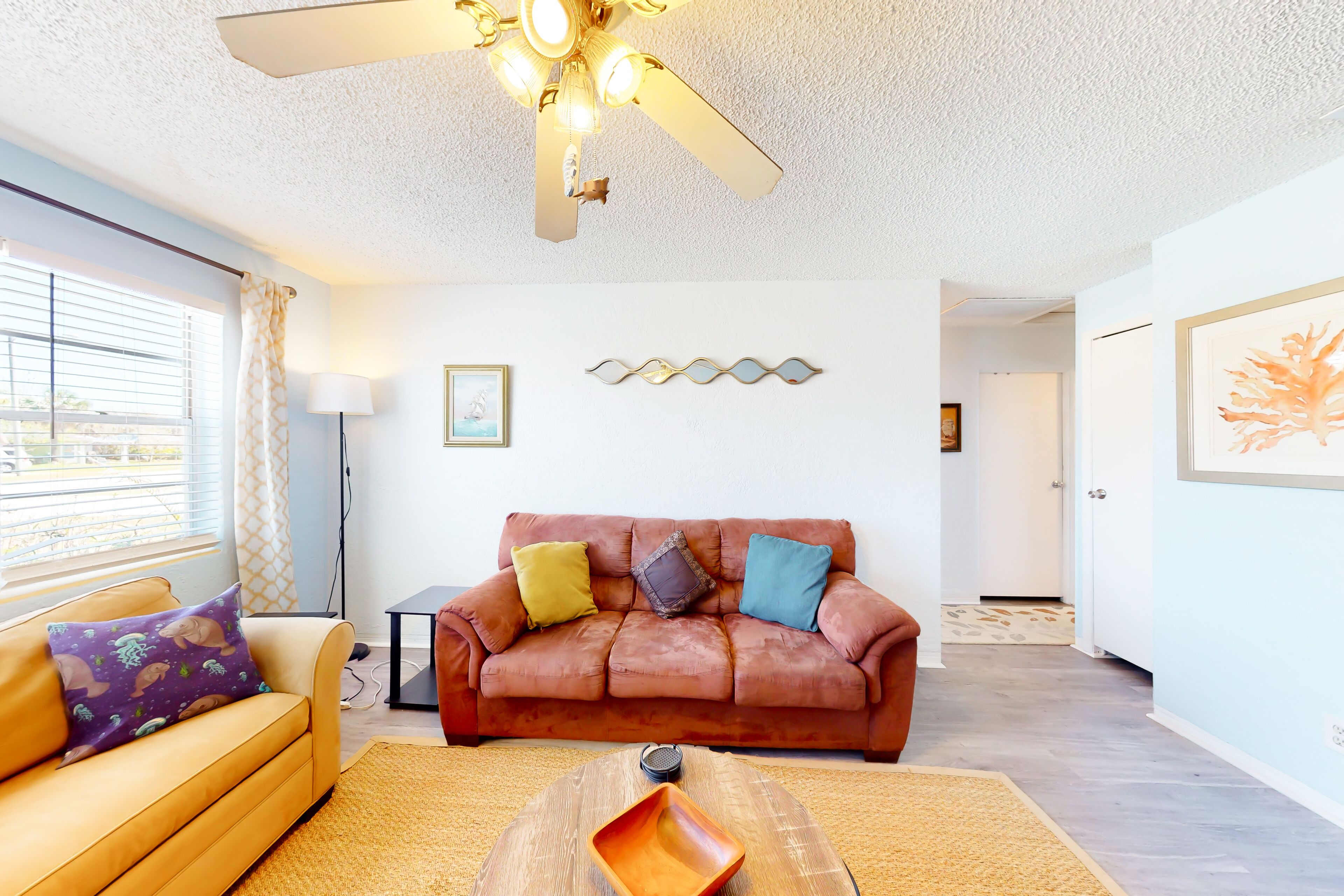 Bright & Pet-friendly Getaway W/ Yard + Steps To Ormond Beach - Daytona Beach