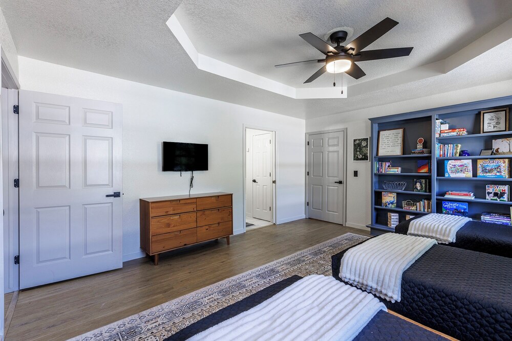 Coler Bike-N-Go 3bd/3ba Sleeps 7+ Cozy, Perfect for Families + Groups! Reviews, Deals & Photos ...