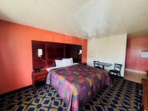 Quarto Deluxe, 1 cama king-size, não fumadores, casa de banho privativa | Wi-fi grátis, roupa de cama fornecida 