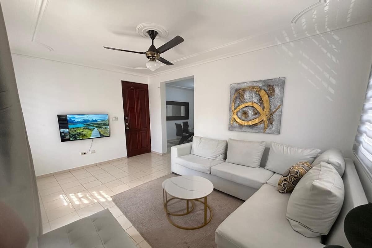 Apartamento família | Área de estar | Smart TV