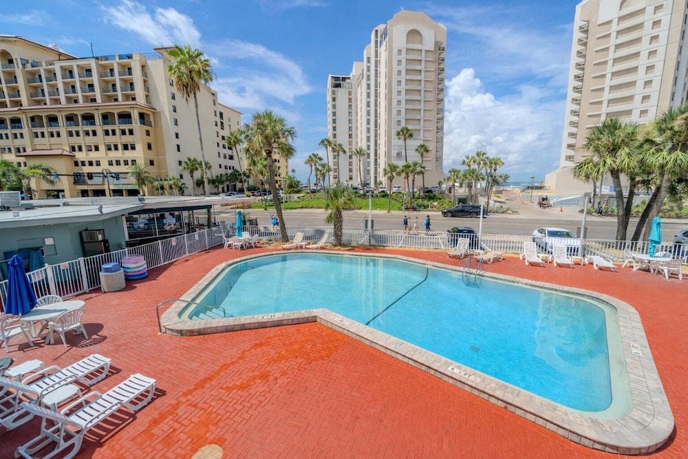 Abode Beach House - Dunedin, FL