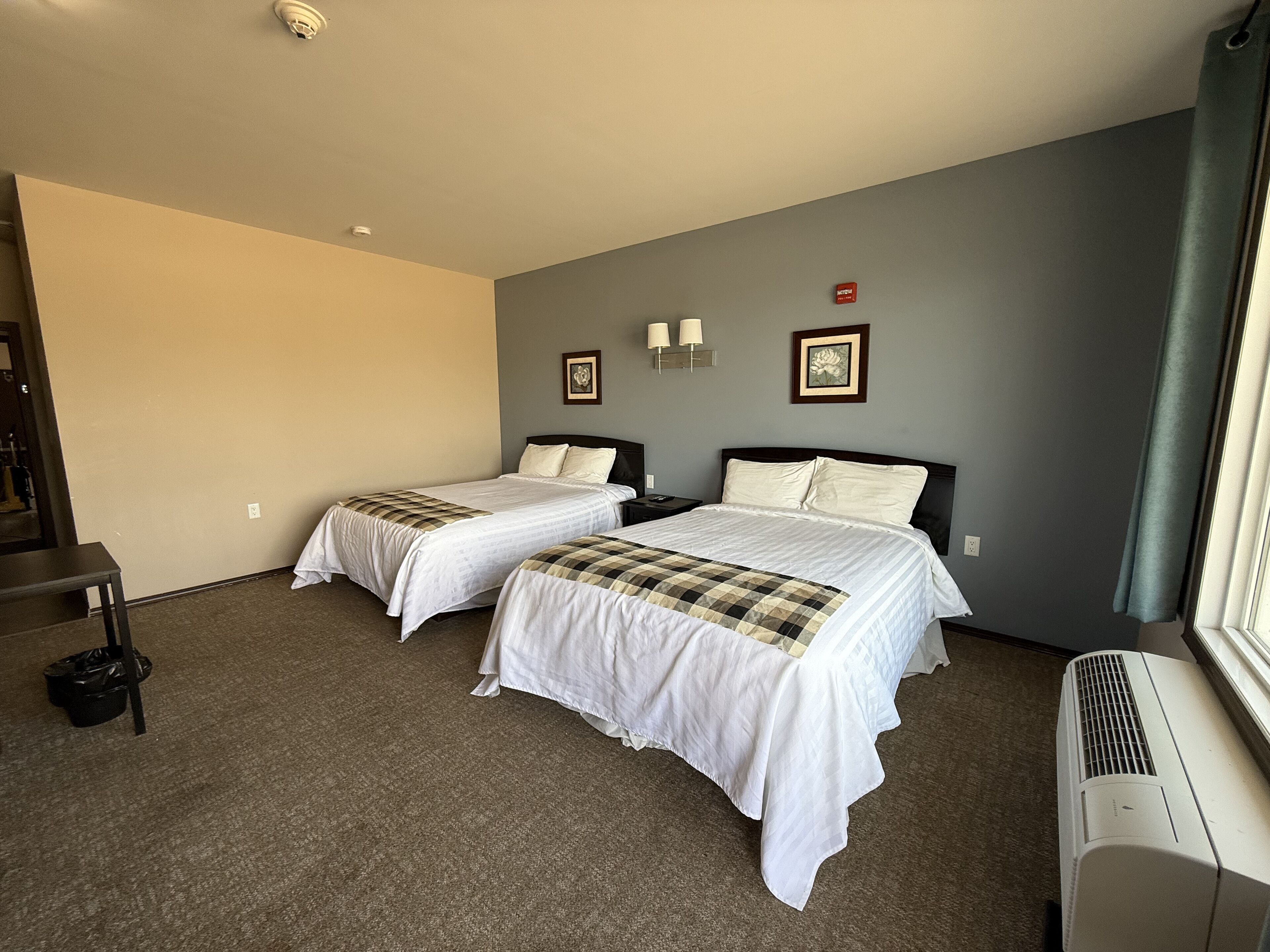 Quarto Duplo | Secretária, secretária adequada para computadores portáteis 