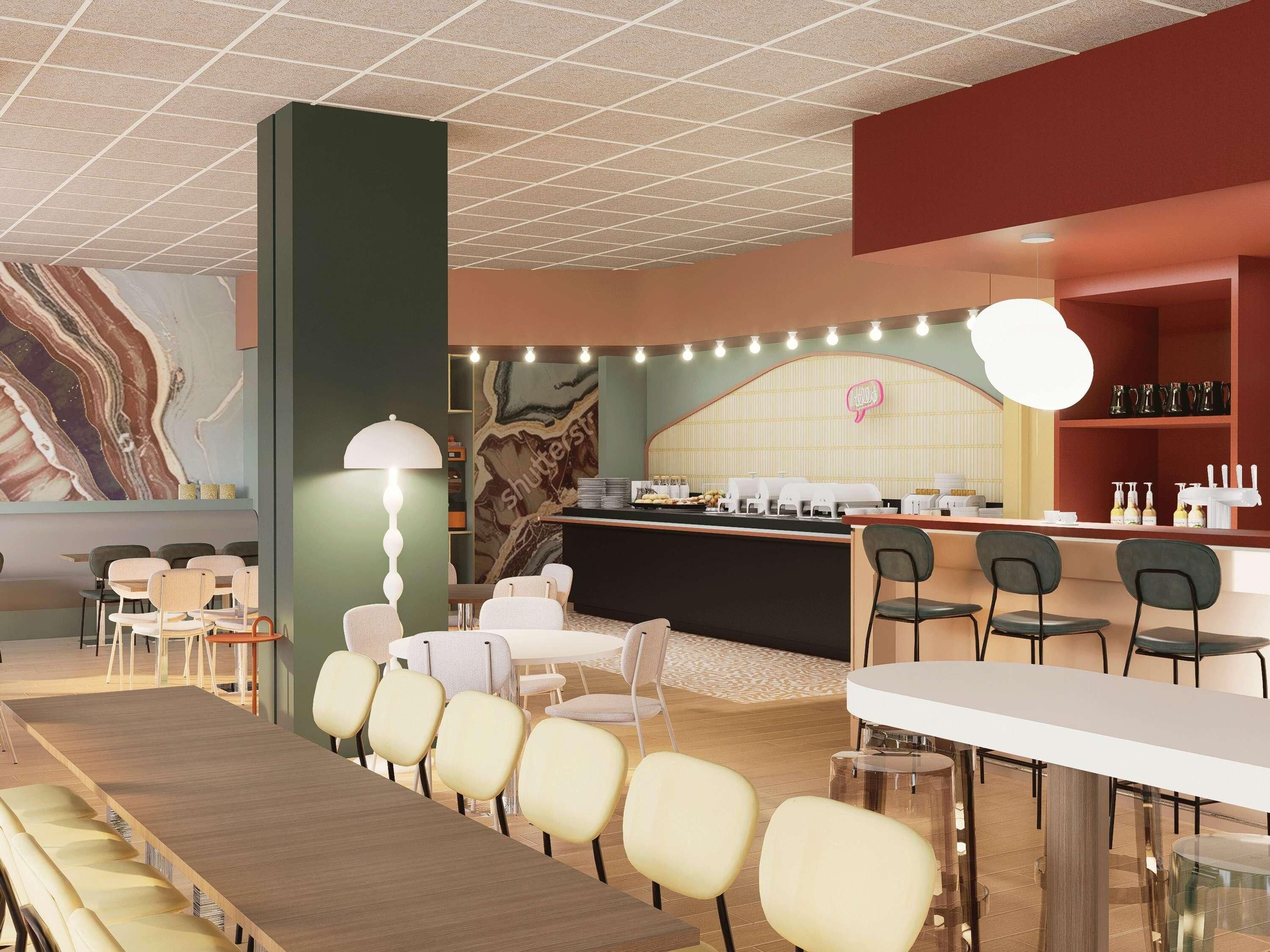 Um interior de restaurante moderno com parede de mármore, área de bar e diferentes opções de assentos.