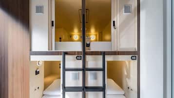 Quarto solteiro, em dormitório misto | Wi-Fi de cortesia