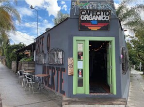 Peaceful private home w/yard in Silver Lake/DTLA Reviews, Deals ...