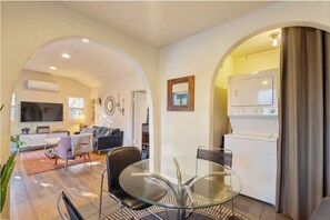 Peaceful private home w/yard in Silver Lake/DTLA Reviews, Deals ...