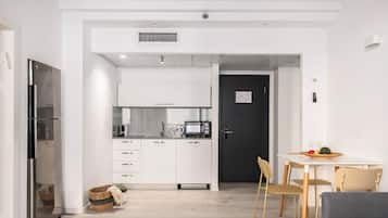 Apartamento, vista parcial para o mar | Cozinha privada