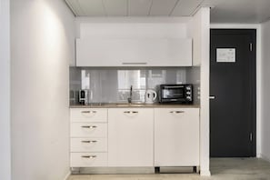 Apartamento, vista parcial para o mar | Cozinha privada