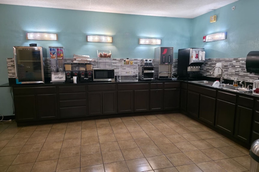 Coratel Inn And Suites By Jasper Wichita North -Standard 1 King Bed Ns - Wichita, KS