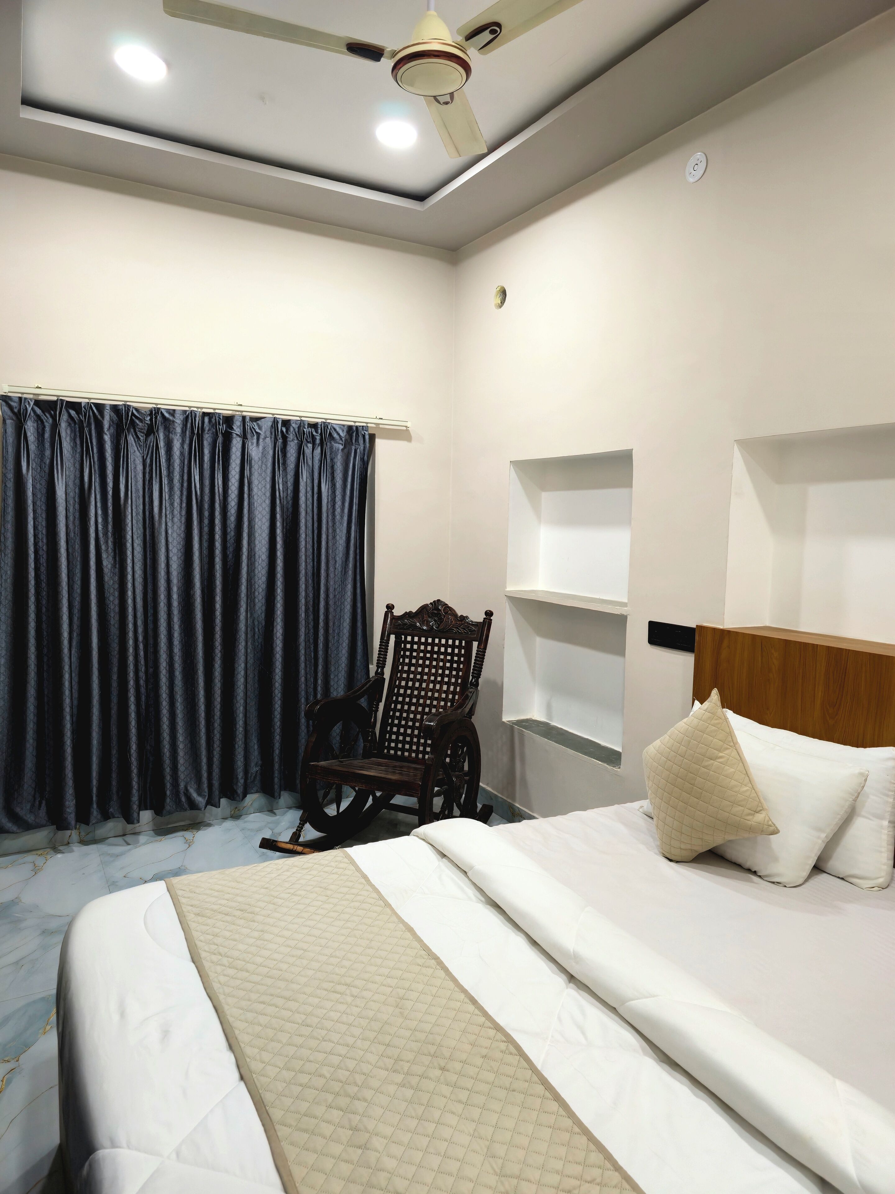 Quarto casal luxo, varanda | Escrivaninha, espaço de trabalho para notebook, Wi-Fi de cortesia