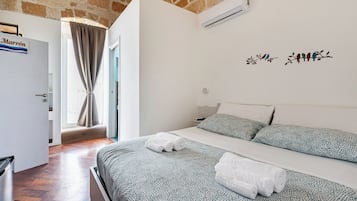 Ferros/tábuas de passar roupa, Wi-Fi de cortesia, roupa de cama