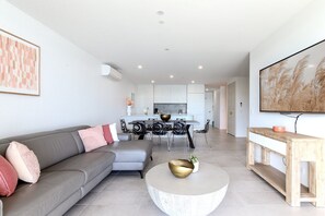 Bayfront Holiday Retreat with Parking Reviews, Deals & Photos 2026 ...