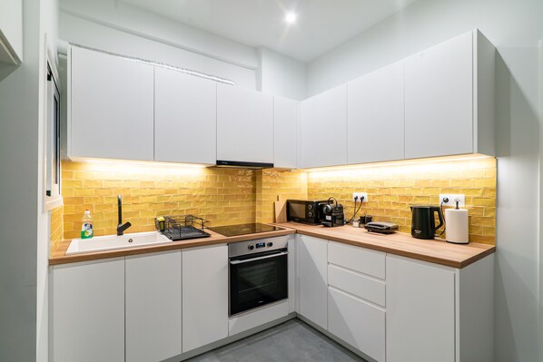 Bright & Modern Athenian Retreat • Steps from Metro • Perfect Location ...