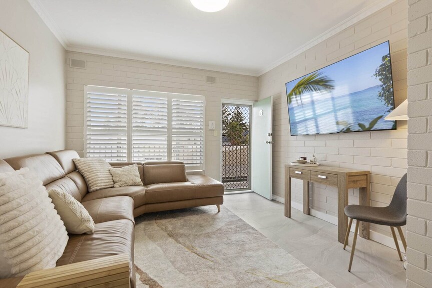 Bright 2-bed Apartment Steps From Largs Bay Beach - Adelaide