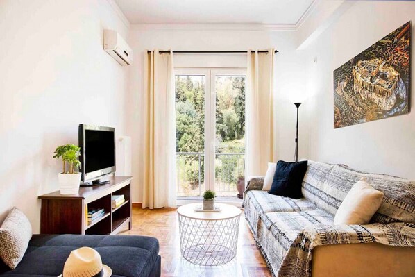 HMS - Belles23 · Acropolis Hillside Escape, Sea & Nature Views Reviews ...