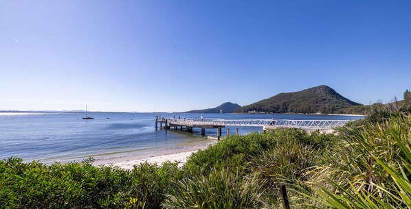 Bay House Shoal Bay, 36 Government Rd - ducted air conditioning Reviews ...