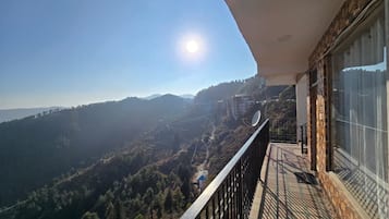 Quarto Duplo Deluxe, varanda, vista para a montanha | Terraço/pátio interior