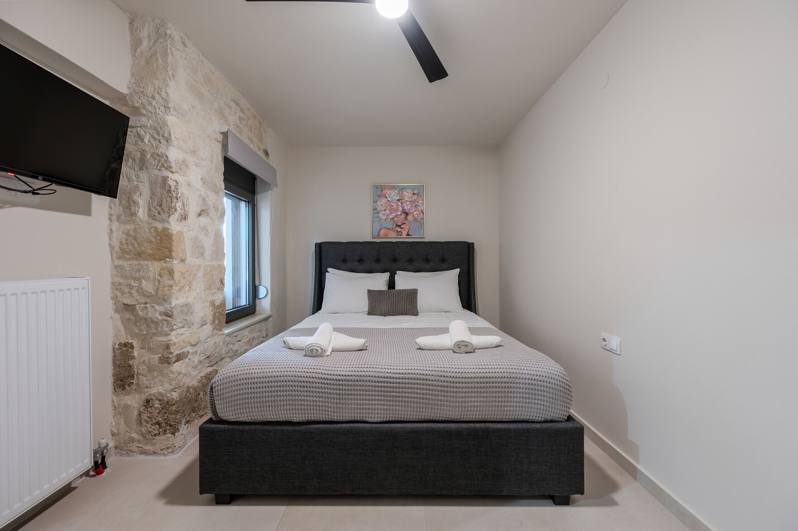 2 quartos, berços grátis, roupa de cama