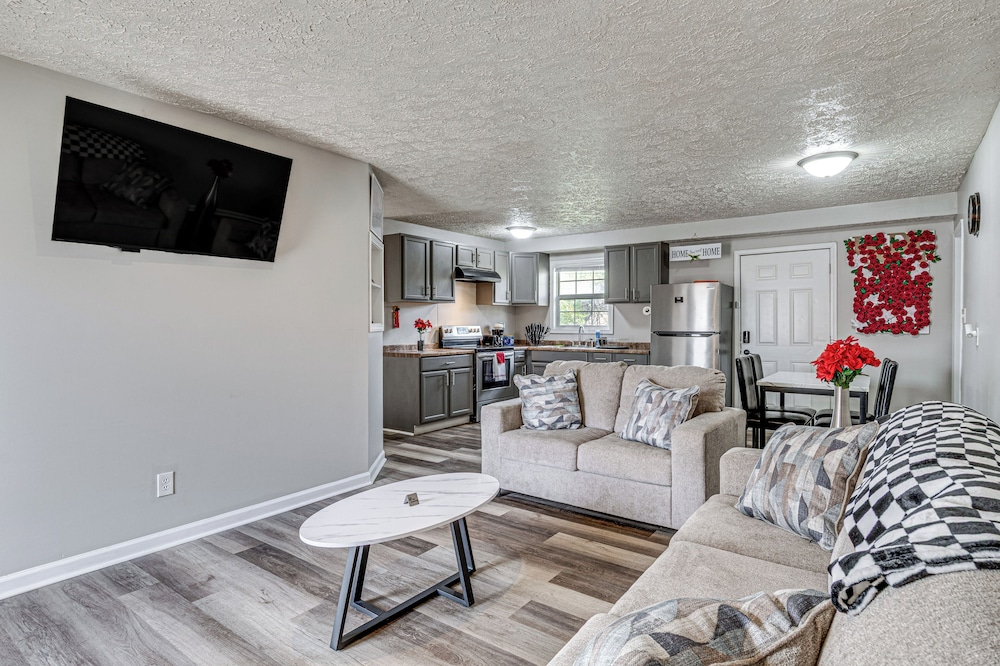 4 Mi To The Speedway: Peaceful & Snug Home W/ Yard - Kota