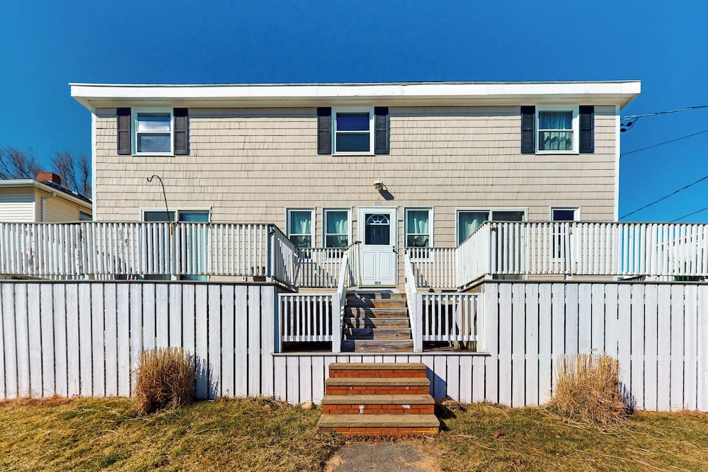 Dog-friendly 5br Beach Retreat W/ Large Deck - Scituate, MA