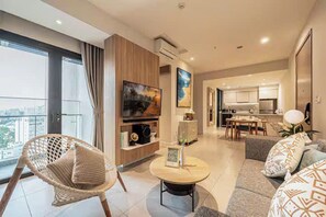 Suite Familiar, 3 quartos, acesso ao Club Lounge, Vista para a cidade | Lençóis de algodão egípcio, roupa de alta qualidade, edredões de penas