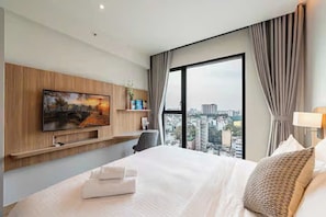 Suite Familiar, 3 quartos, acesso ao Club Lounge, Vista para a cidade | Lençóis de algodão egípcio, roupa de alta qualidade, edredões de penas