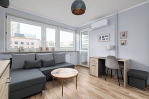 Apartamento, sacada | Ferros/tábuas de passar roupa, Wi-Fi de cortesia