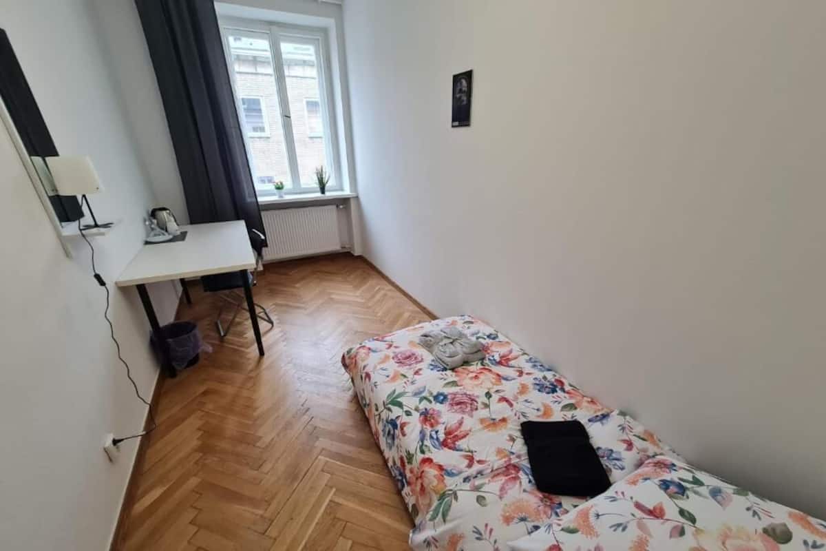 Quarto Individual Clássico, 1 cama individual | Secretária, secretária adequada para computadores portáteis