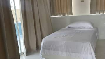 Quarto Duplo ou Twin Deluxe | Cofre no quarto, cortinas/cortinados opacos, quartos insonorizados