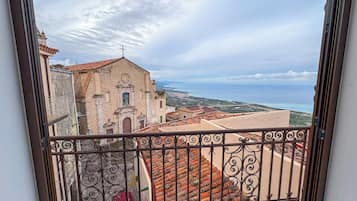 Quarto Duplo, 1 cama de casal, Vista para a cidade | Wi-fi grátis