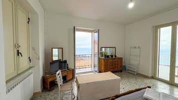 Quarto Duplo, 1 cama de casal, Vista para a cidade | Wi-fi grátis