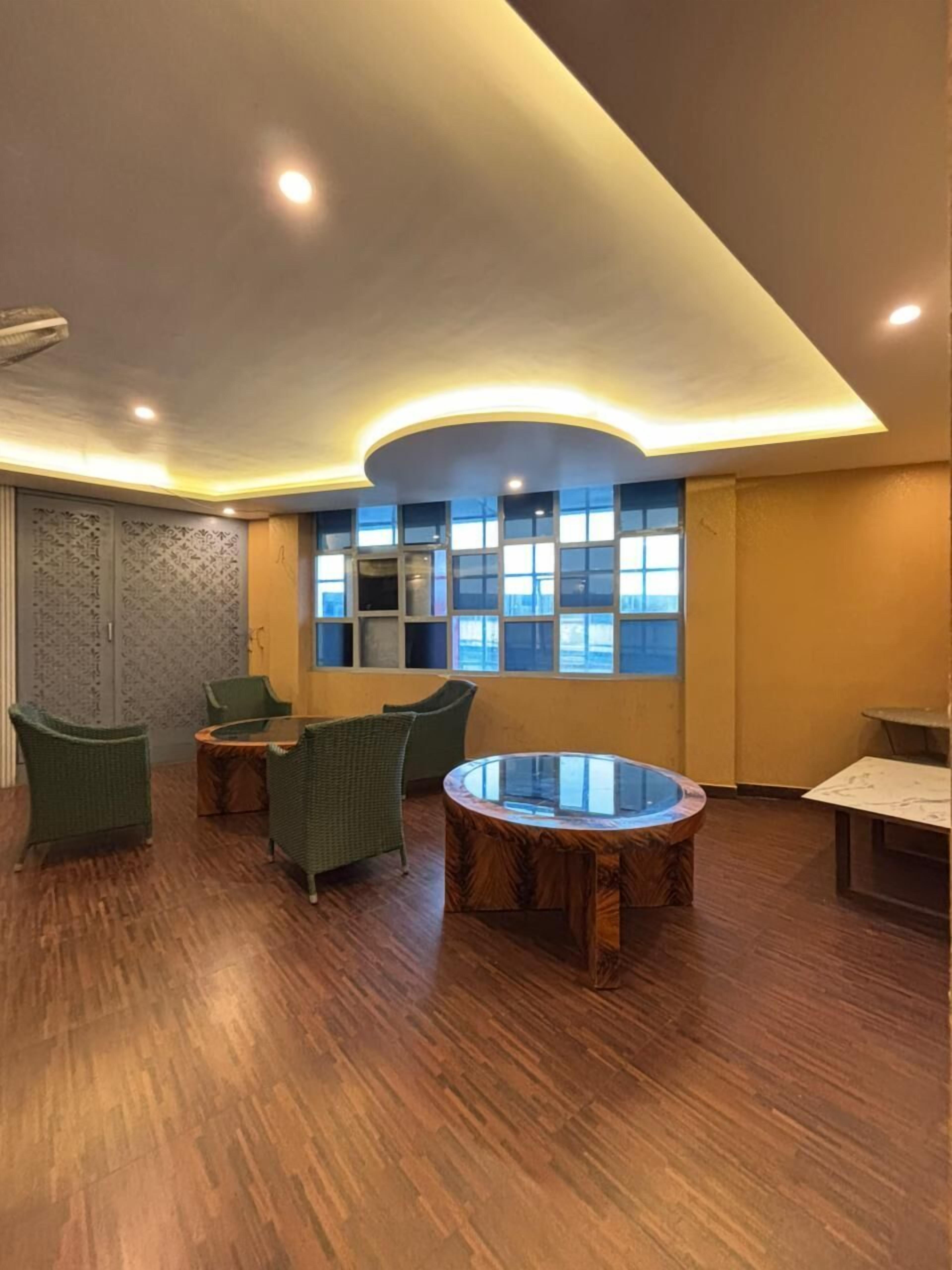 Quarto casal luxo, vista para a cidade | Espaço de trabalho para notebook, Wi-Fi de cortesia