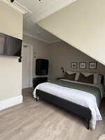 Quarto Duplo, Vista para a cidade | Cortinas/cortinados opacos, ferro/tábua de engomar, Wi-fi grátis