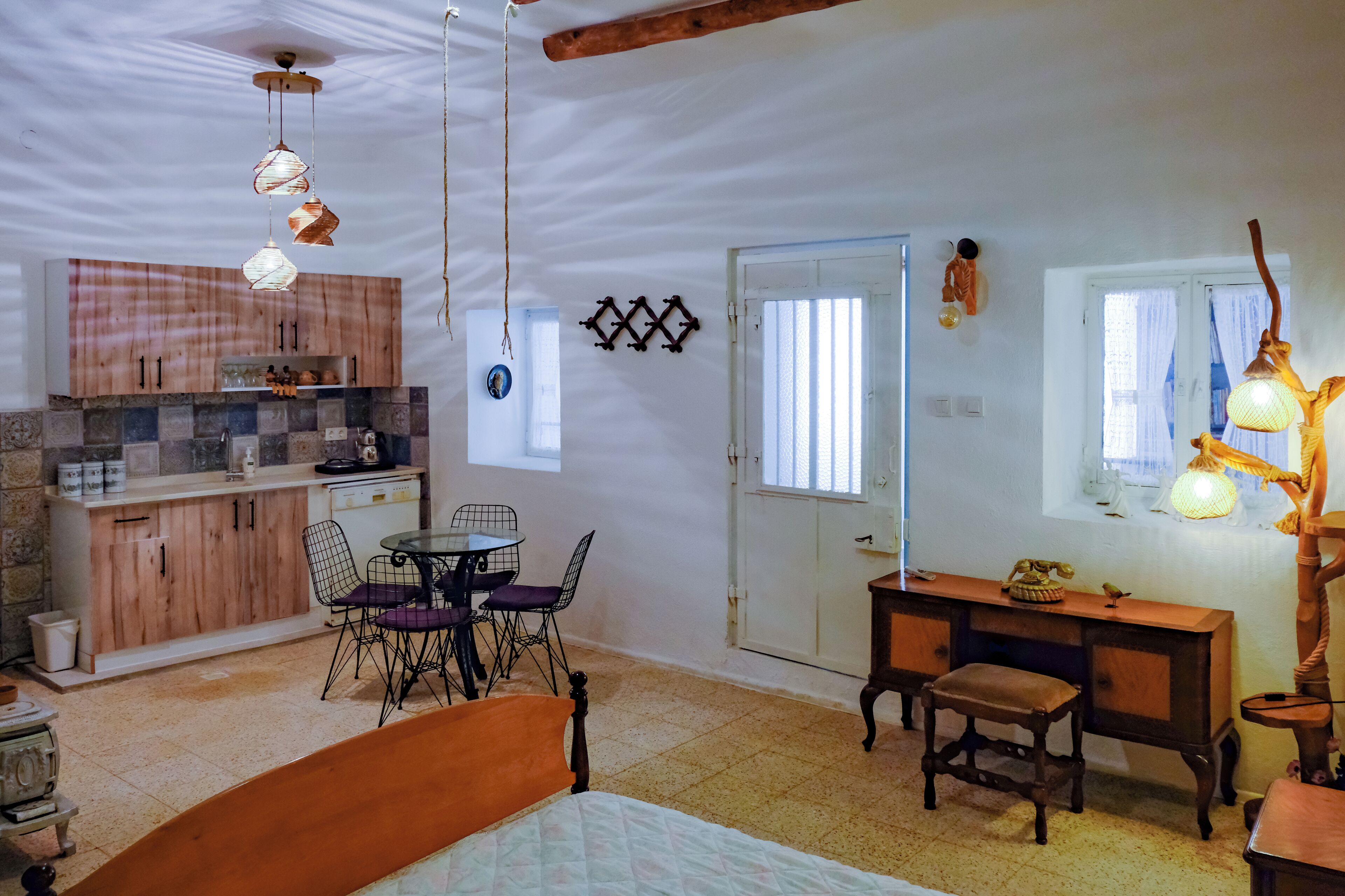 Quarto Duplo ou Twin, pátio, junto à montanha | Secretária 