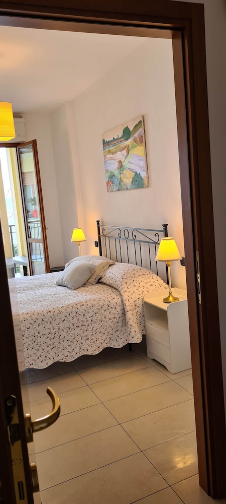Villa gli Ulivi Calafate - Lake & Mountain view - Parking - Perledo ...