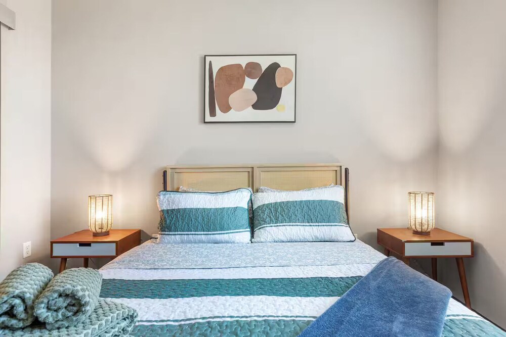 Heart of Irvine -Luxury Apt w/Pool & Gym 中文服务- - Irvine | Vrbo