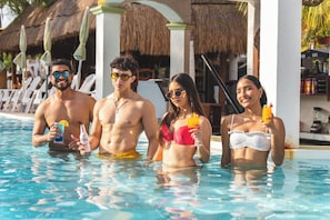 2 piscinas exteriores