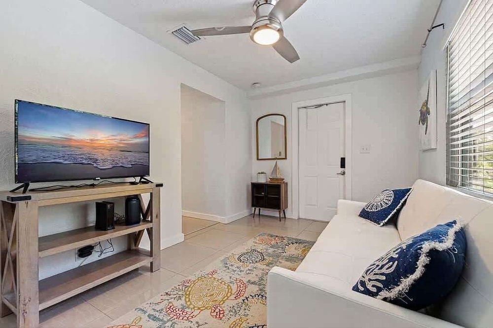 Oasis Family Getaway - St. Petersburg, FL