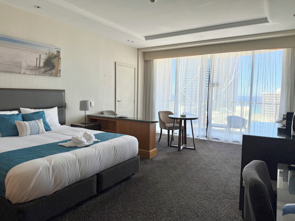 Stunning 1 Bedroom With Spa Bath - Broadbeach