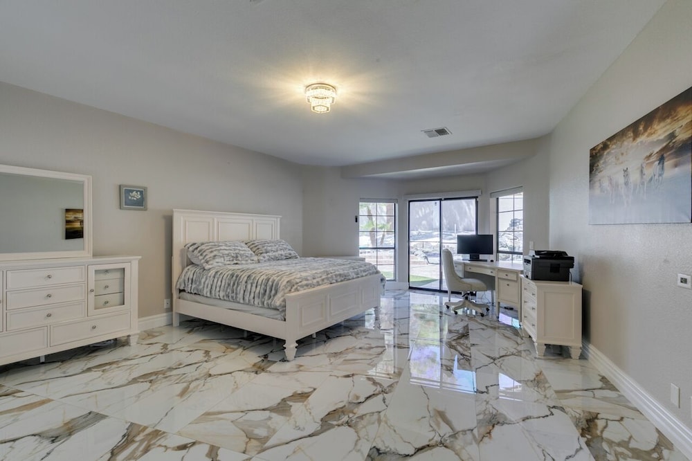 Vegas Villa • Pool, Waterfall, Gazebo, Gym, Sauna, Bar, Fireplace ...