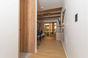 Cofres nos quartos, escrivaninha, espaço de trabalho para notebook