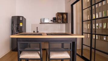 Estúdio Standard (103) | Cozinha privada | Minifrigorífico, um micro-ondas, uma placa de cozinha, liquidificador